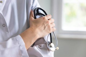 4 Steps That Will Help You Find the Right Oncologist - Health Benefits