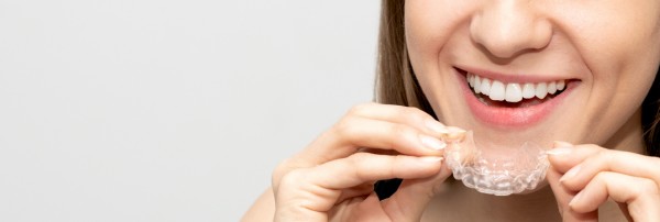 A Quick Guide To Eating And Drinking With Invisalign Aligners