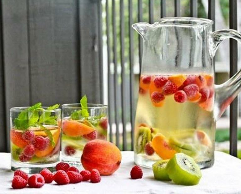 Raspberry, kiwi peach infused water recipe - Healthy Recipe